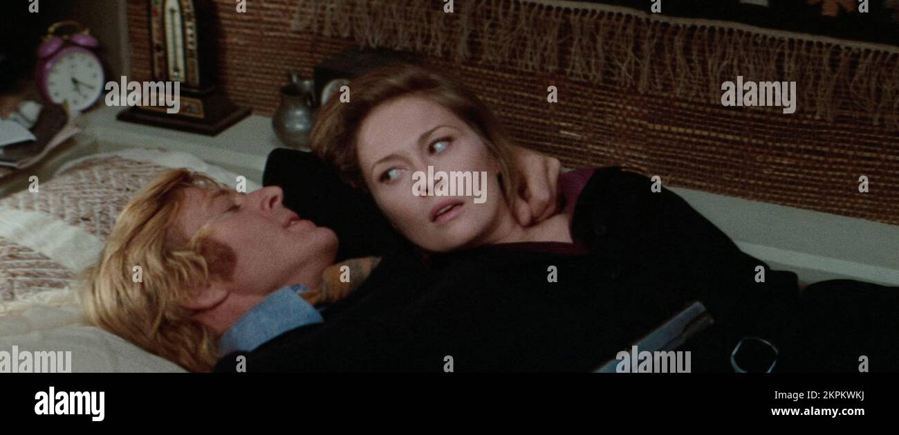 Los Angeles.CA.USA. Robert Redford and Faye Dunaway in a scene in (C ...
