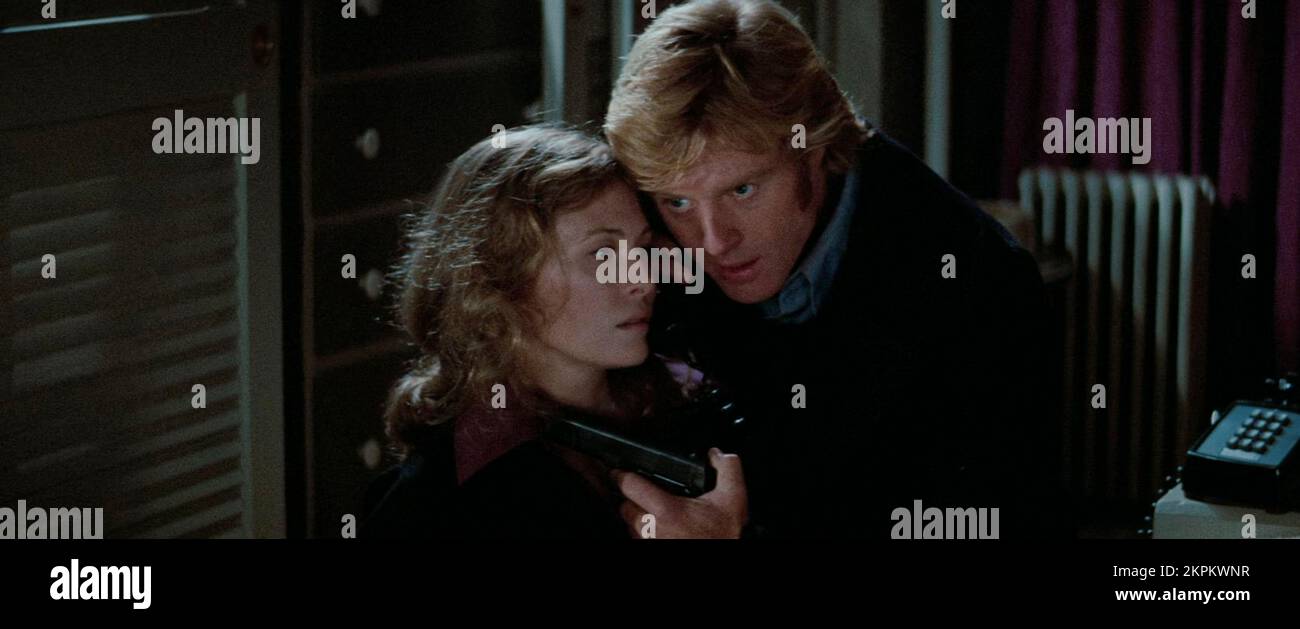 Los Angeles.CA.USA. Robert Redford and Faye Dunaway in a scene in (C ...
