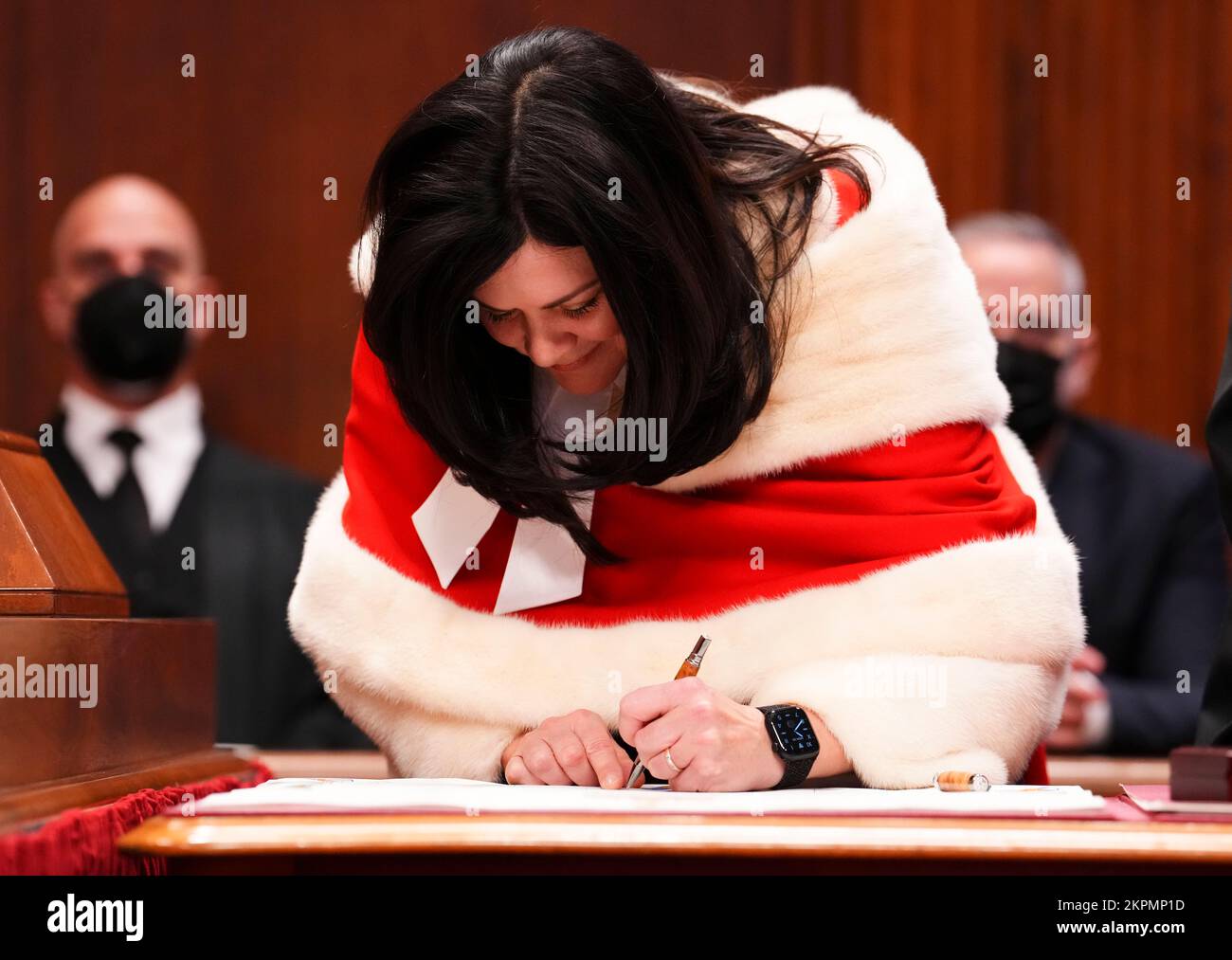 Justice Michelle O’Bonsawin signs the Oath of Allegiance and Oath of ...