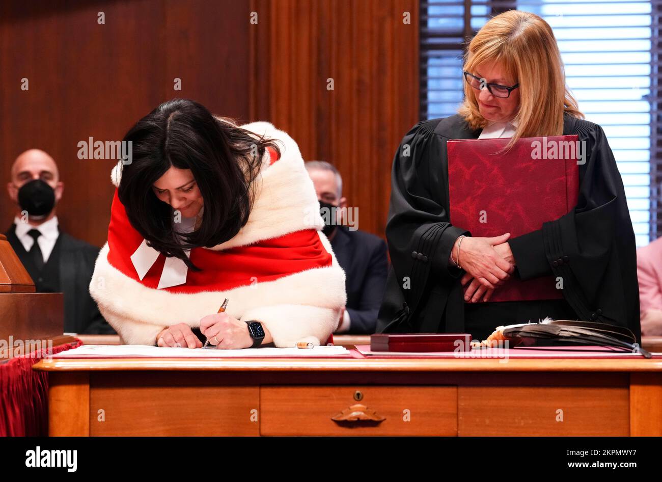 Justice Michelle O’Bonsawin signs the Oath of Allegiance and Oath of ...