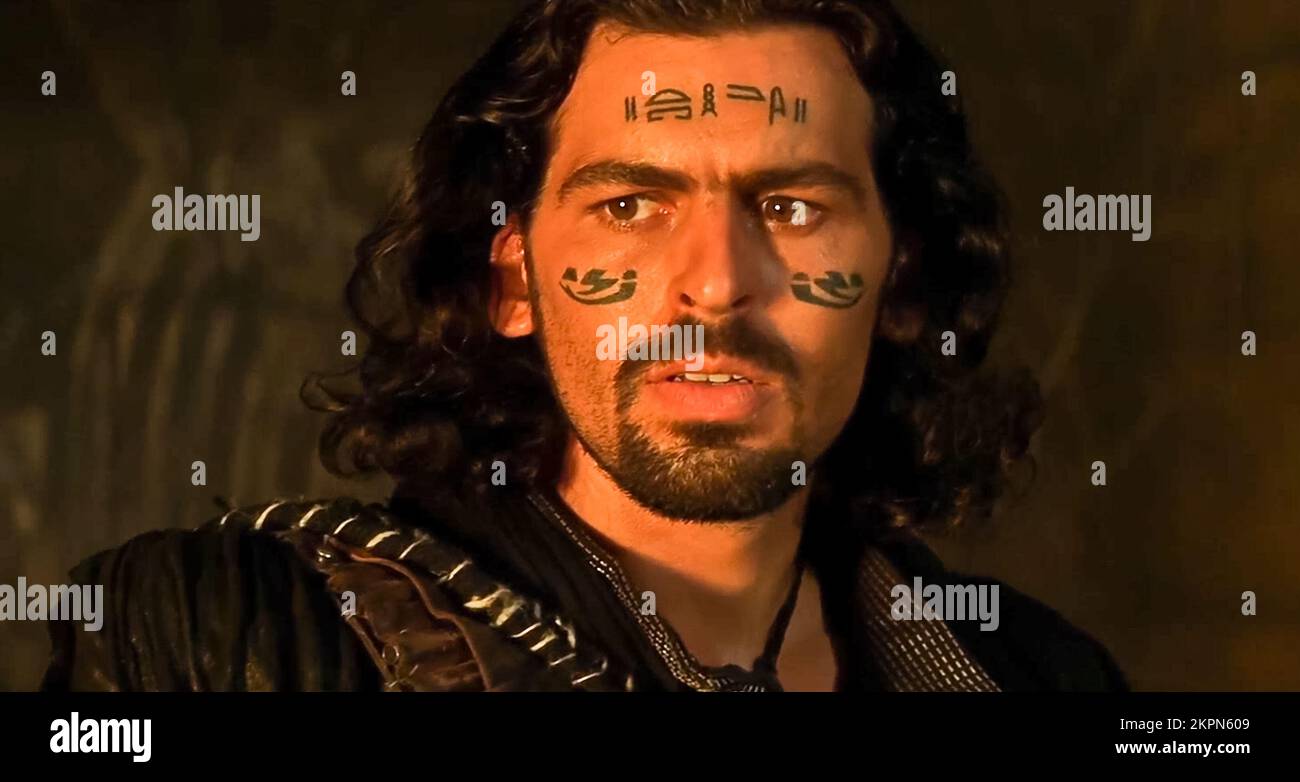 USA. Oded Fehr in a scene from (C)Universal Pictures film : The Mummy ...