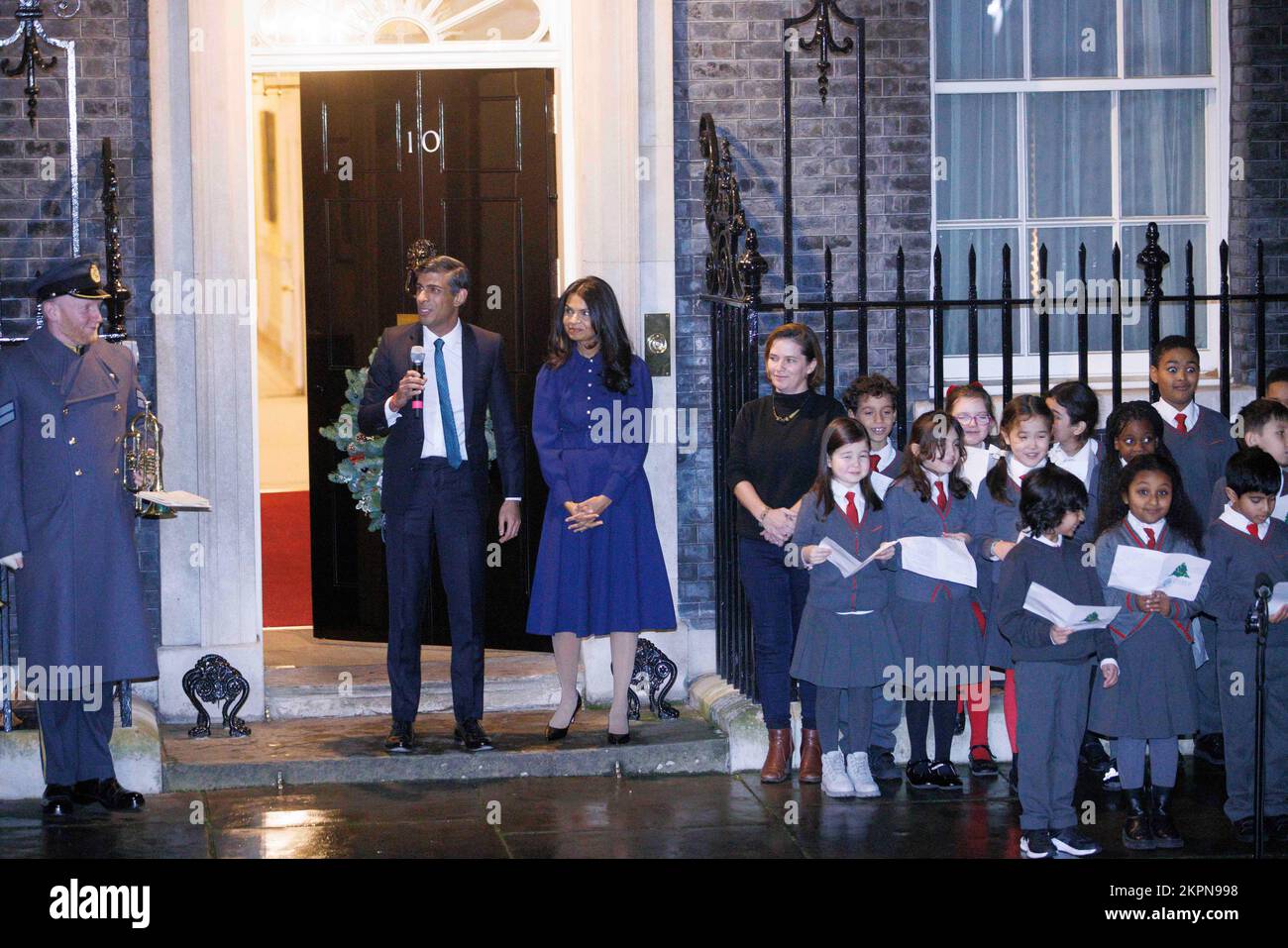 London, UK. 28th Nov, 2022. Prime Minister, Rishi Sunak, turns on the ...
