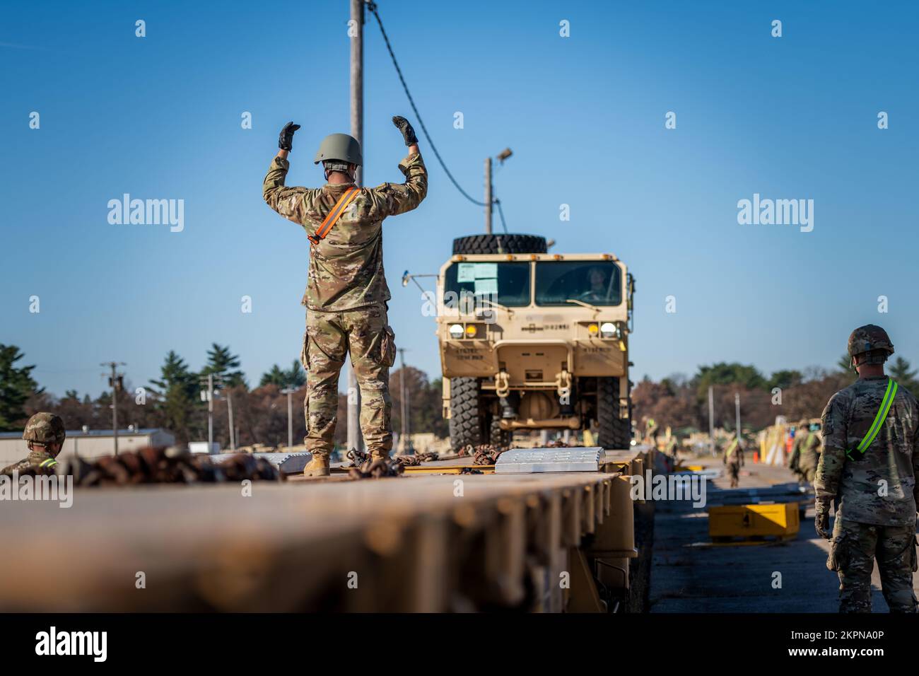 Army Reserve’s 411th Engineer Company loaded railcars with army ...