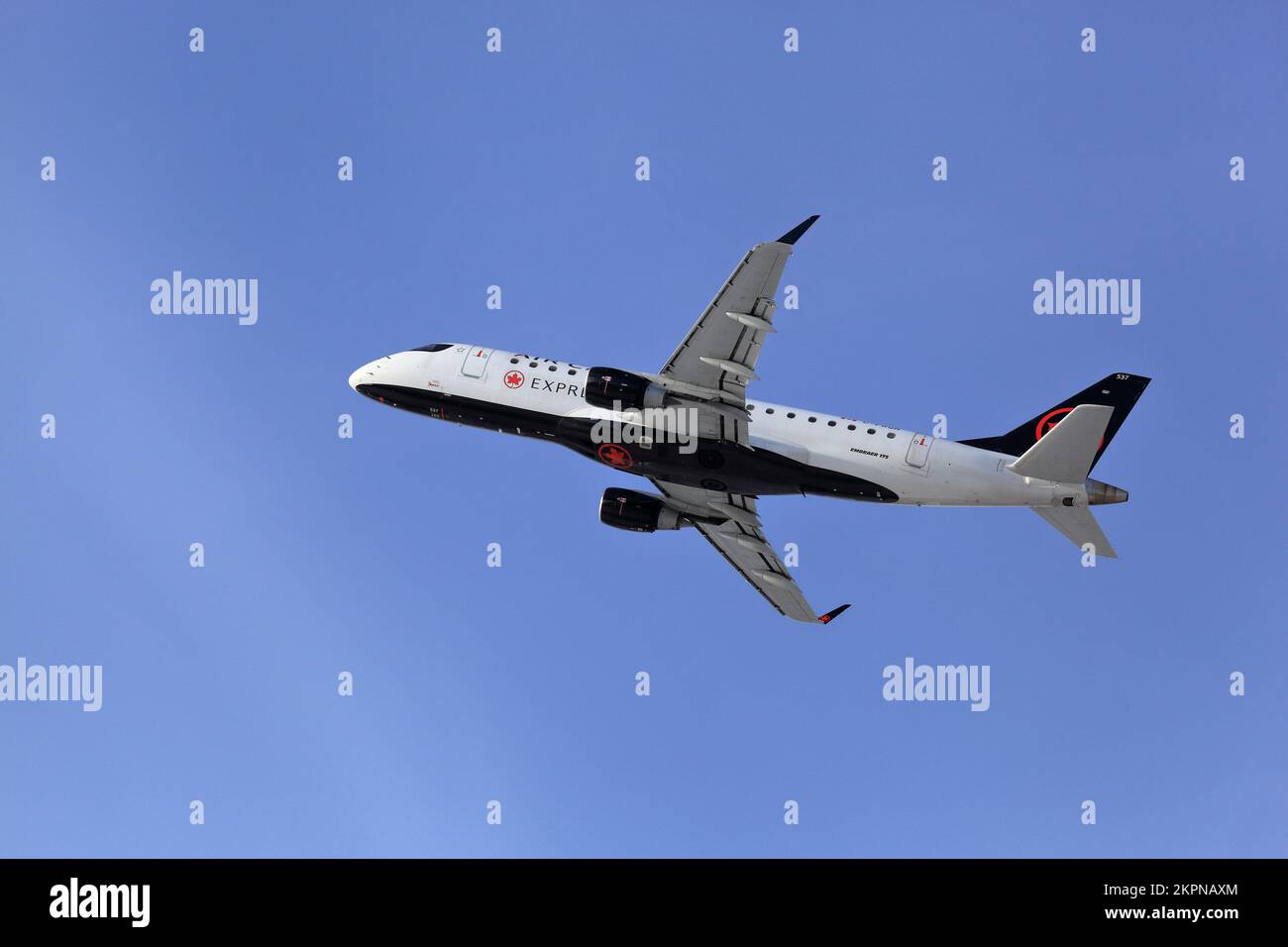 Embraer erj 175 air travel hi-res stock photography and images - Alamy
