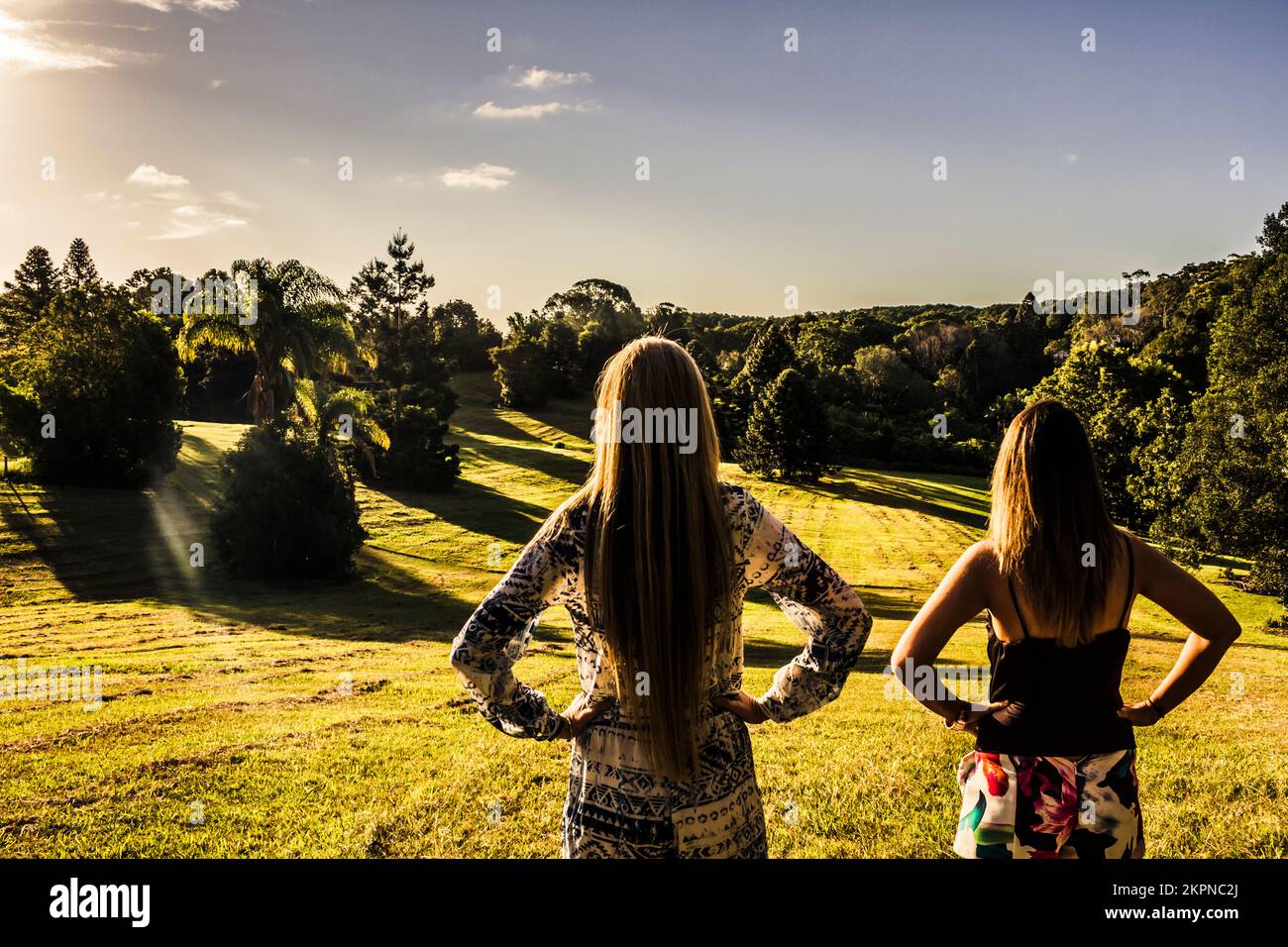 Two woman friends back view field hi-res stock photography and images ...