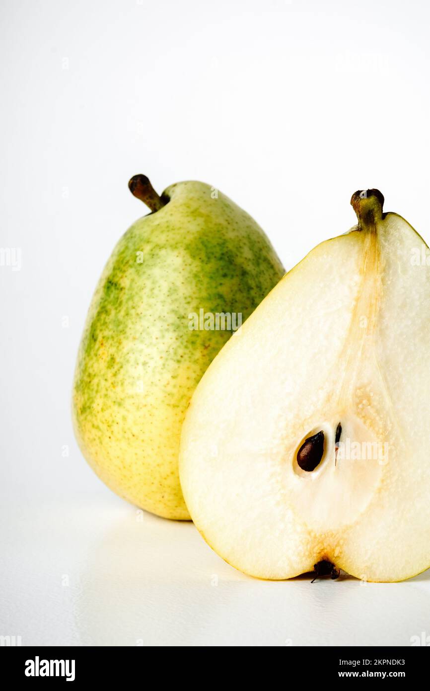 Fresh pears whole half hi-res stock photography and images - Alamy