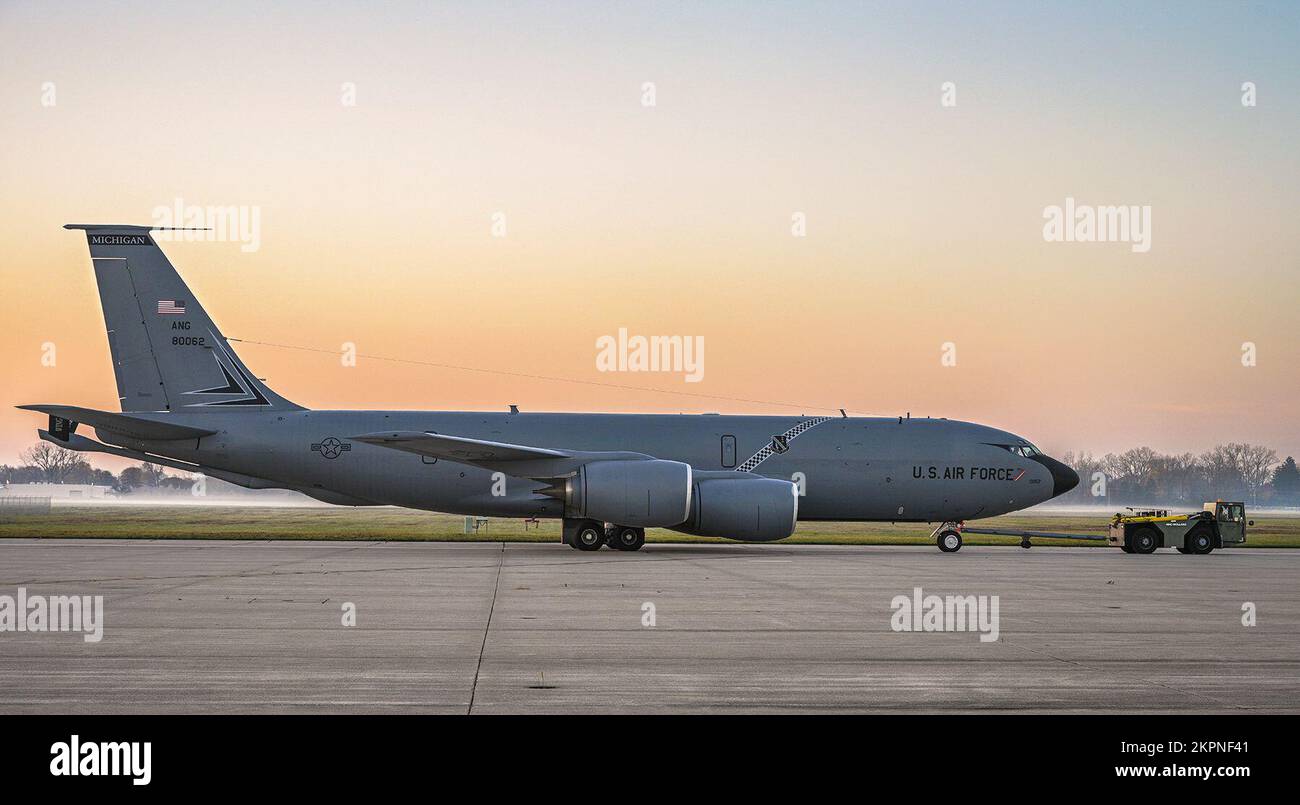 Airmen from the 191st Aircraft Maintenance Squadron at Selfridge Air ...
