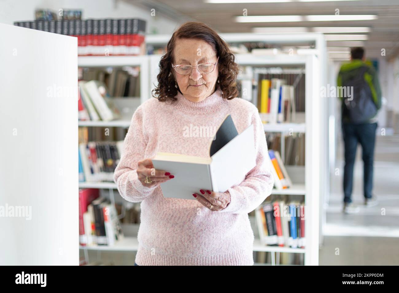 Elderly people activities hi-res stock photography and images - Alamy