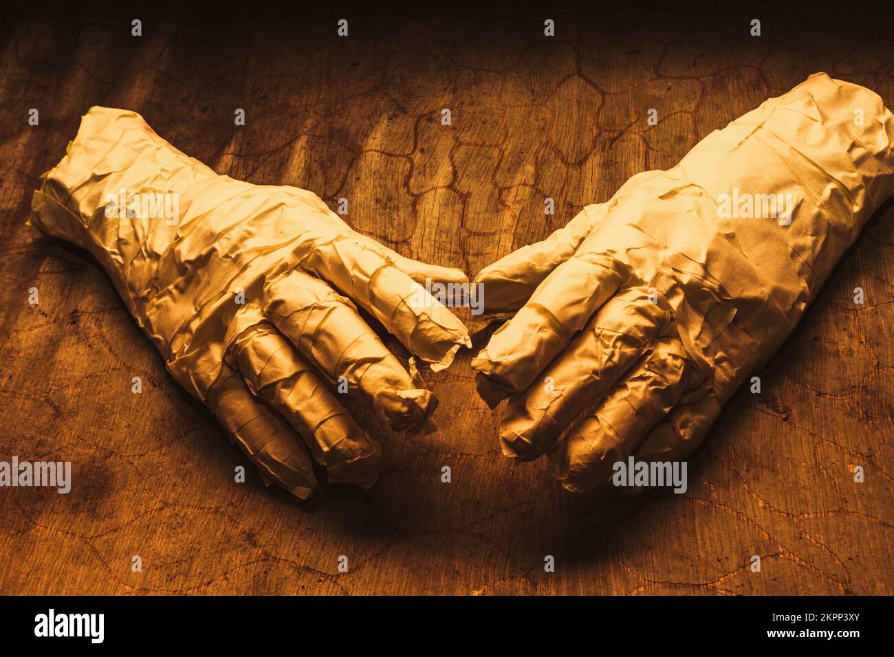 Egyptian mummified hand hi-res stock photography and images - Alamy