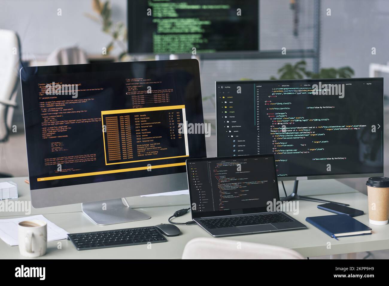 Computer programmer monitor hi-res stock photography and images - Alamy