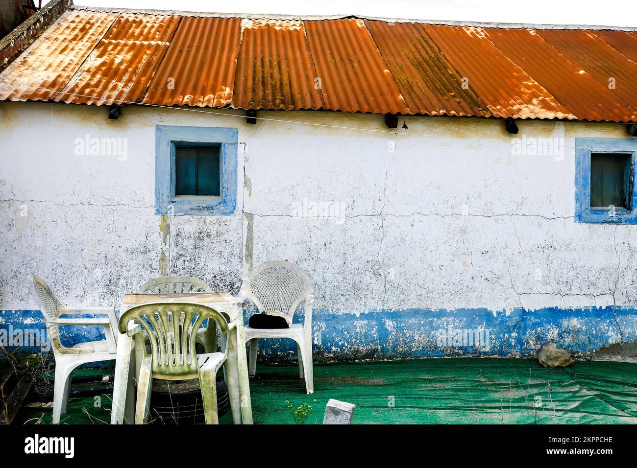 Uralite roof hi-res stock photography and images - Alamy