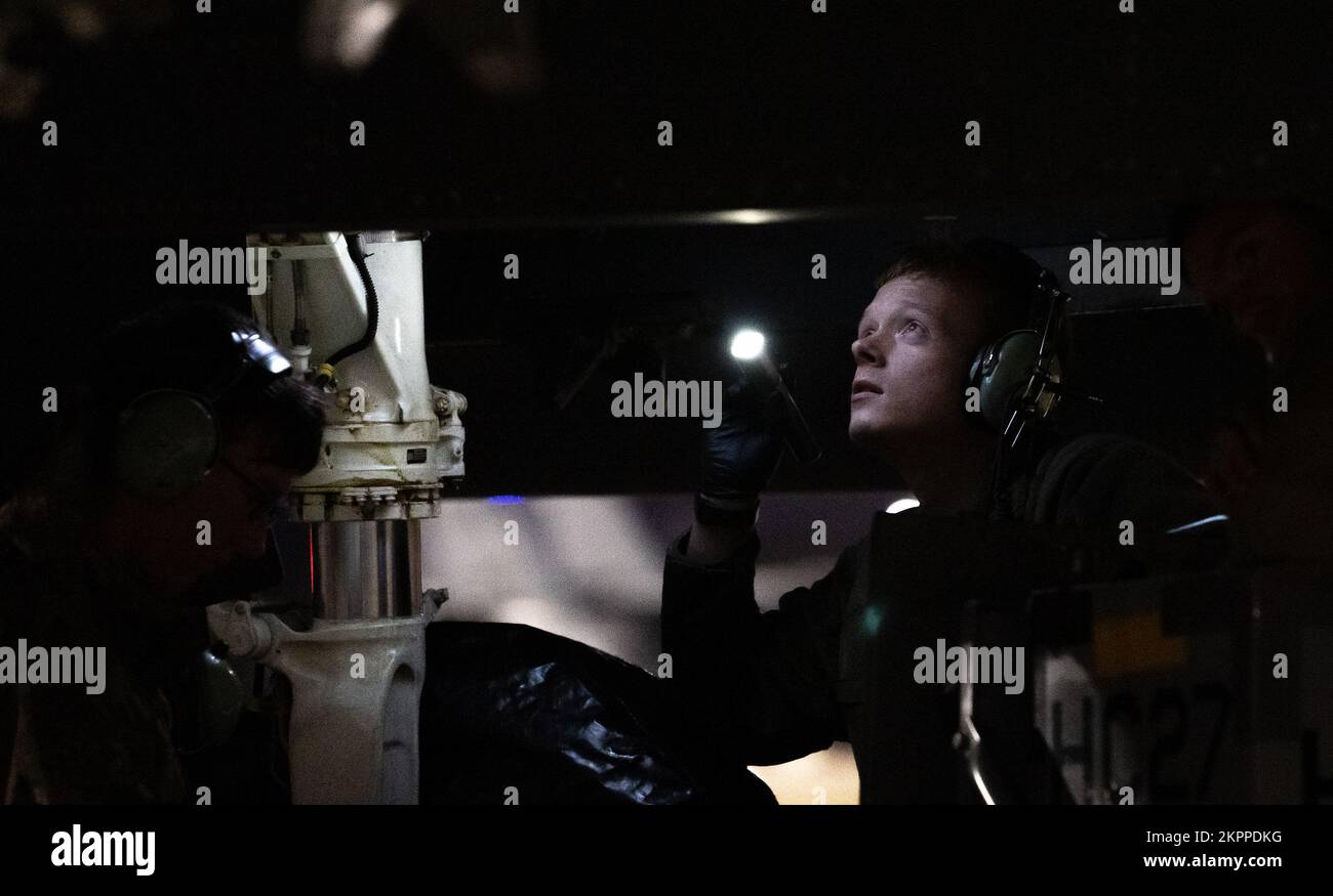 F-15E Strike Eagle aircraft maintainers assigned to the 494th Fighter ...