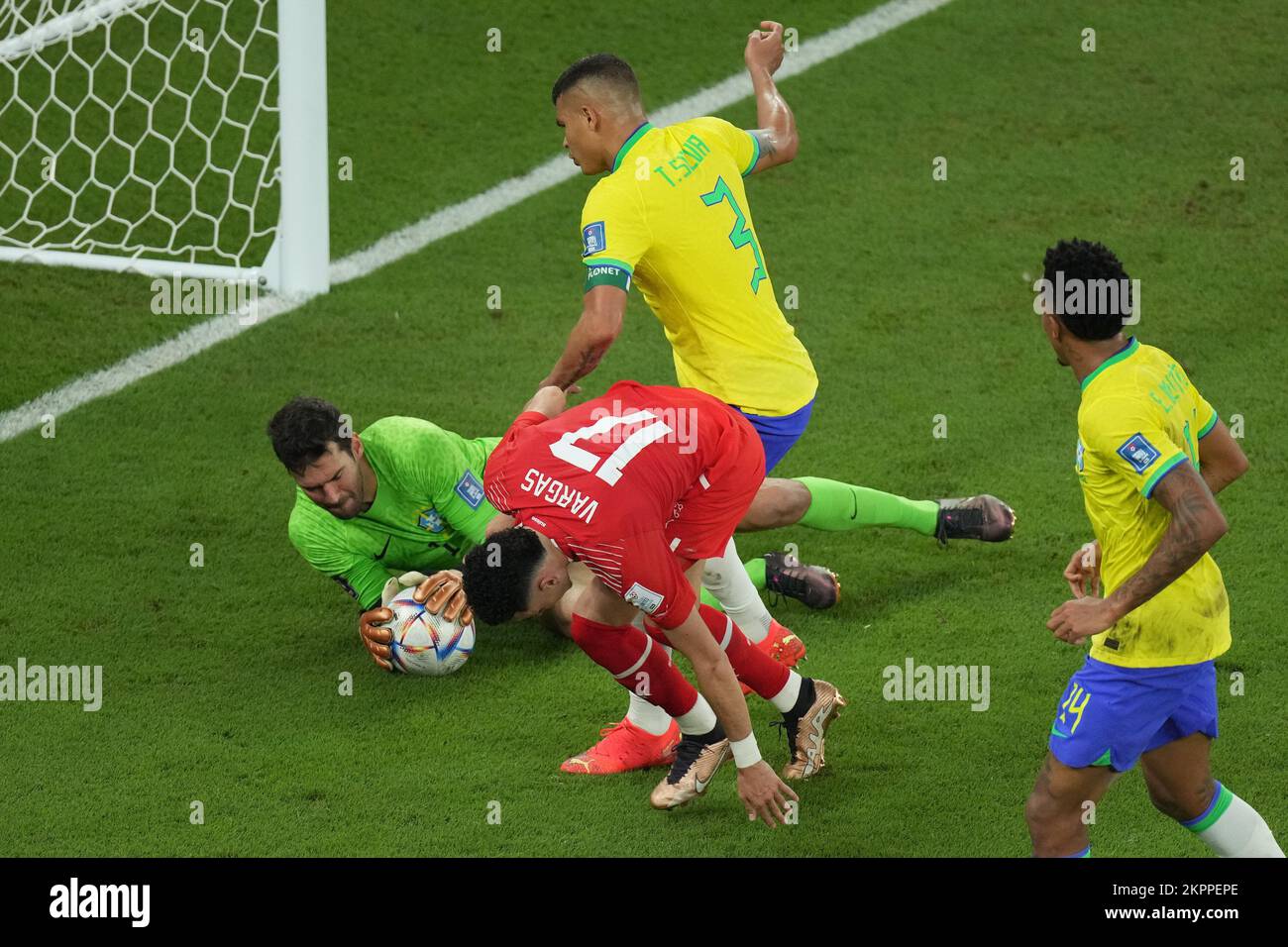Doha, Qatar. 28th Nov, 2022. Alisson (1st L), goalkeeper of Brazil ...