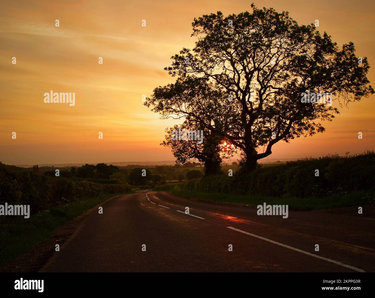 Sun rising silhouette hi-res stock photography and images - Alamy