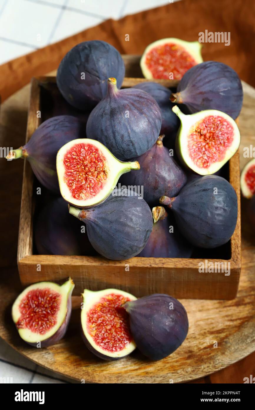 Box of fresh figs hi-res stock photography and images - Alamy