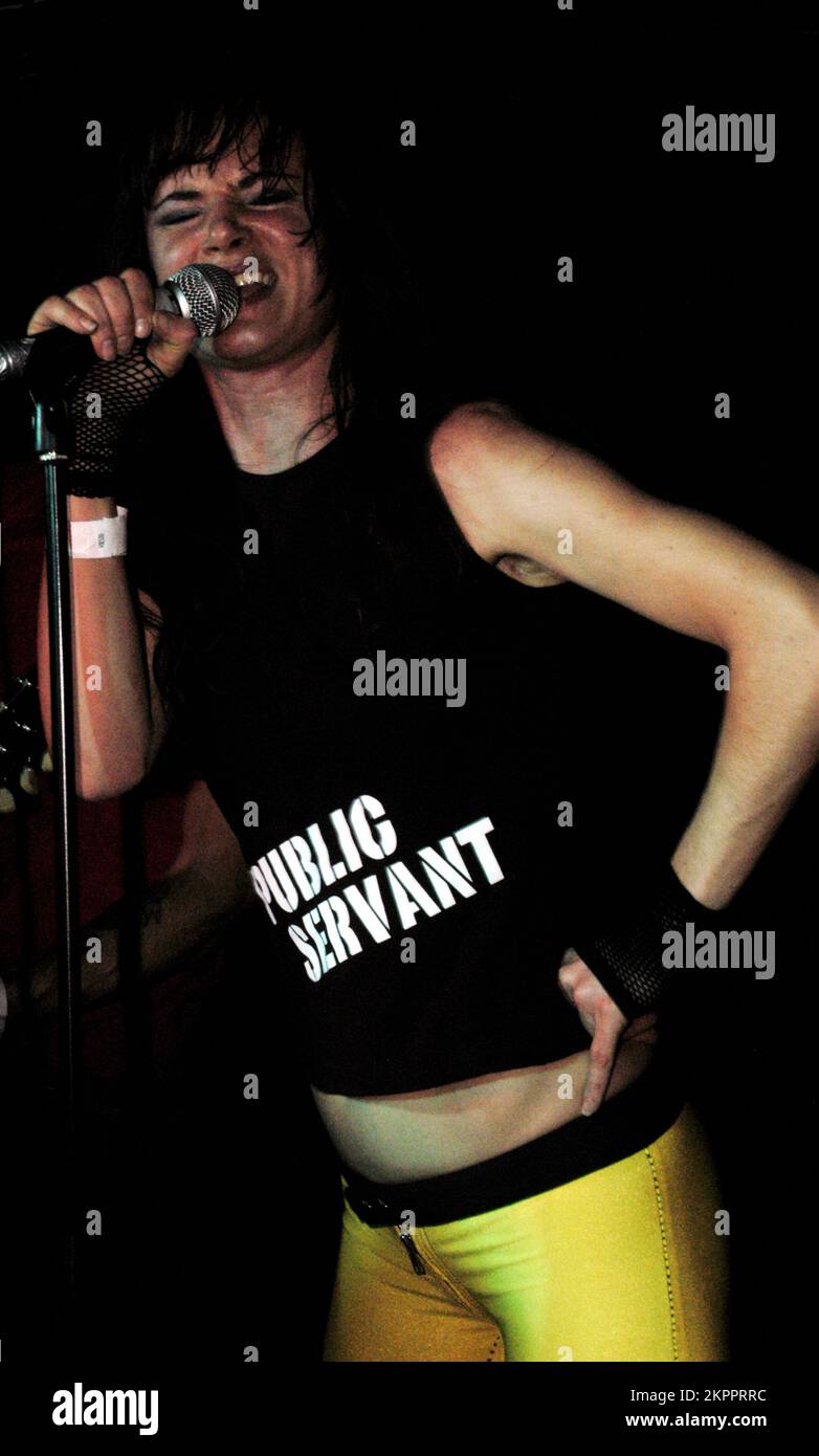JULIETTE LEWIS AND THE LICKS, SWEATY PUNK GIG, 2005: Hollywood actress ...