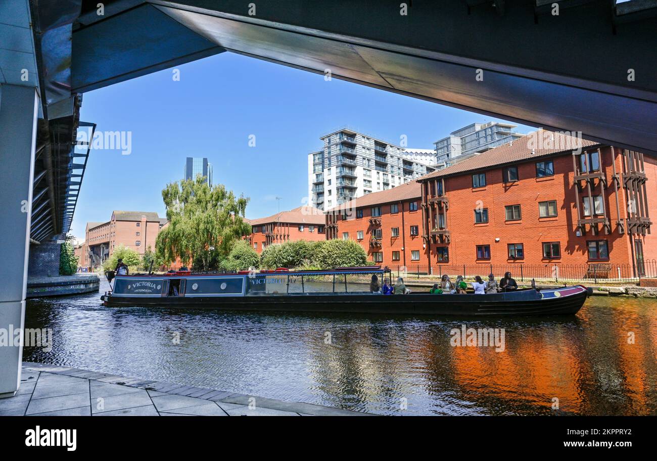 Pleasure barge on Birmingham inner city Canal system Stock Photo - Alamy