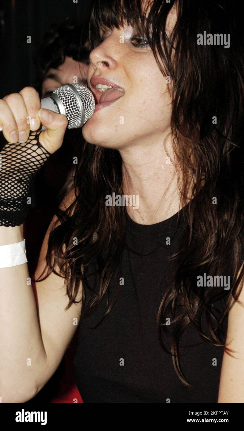 JULIETTE LEWIS AND THE LICKS, SWEATY PUNK GIG, 2005: Hollywood actress ...