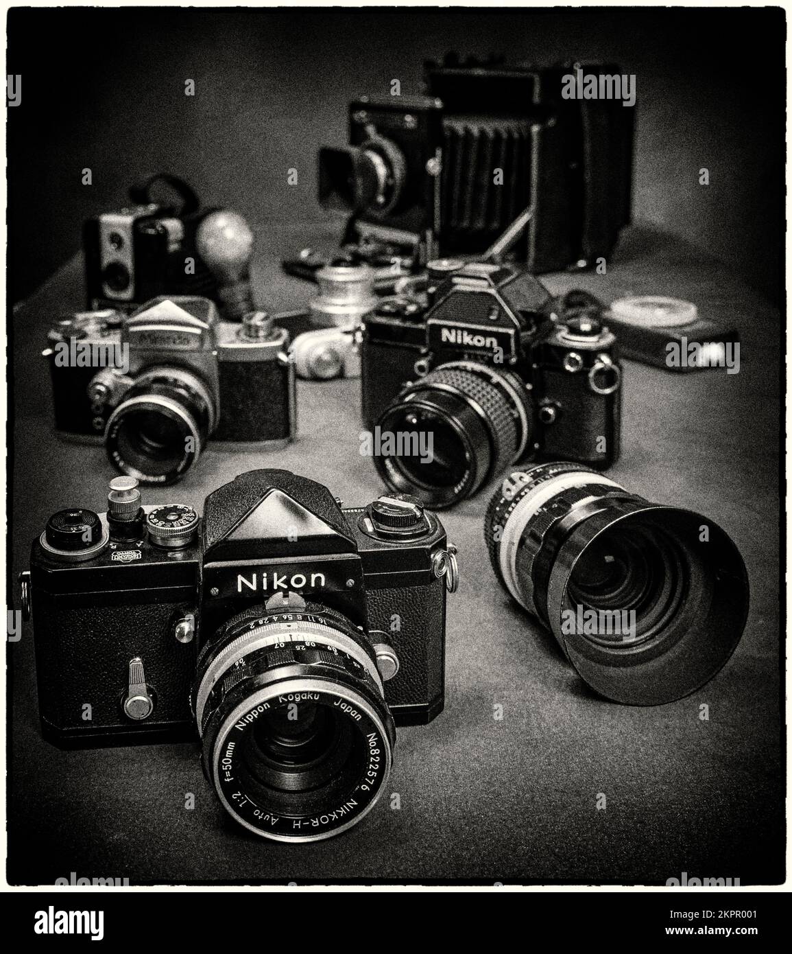 Cameras hi-res stock photography and images - Alamy