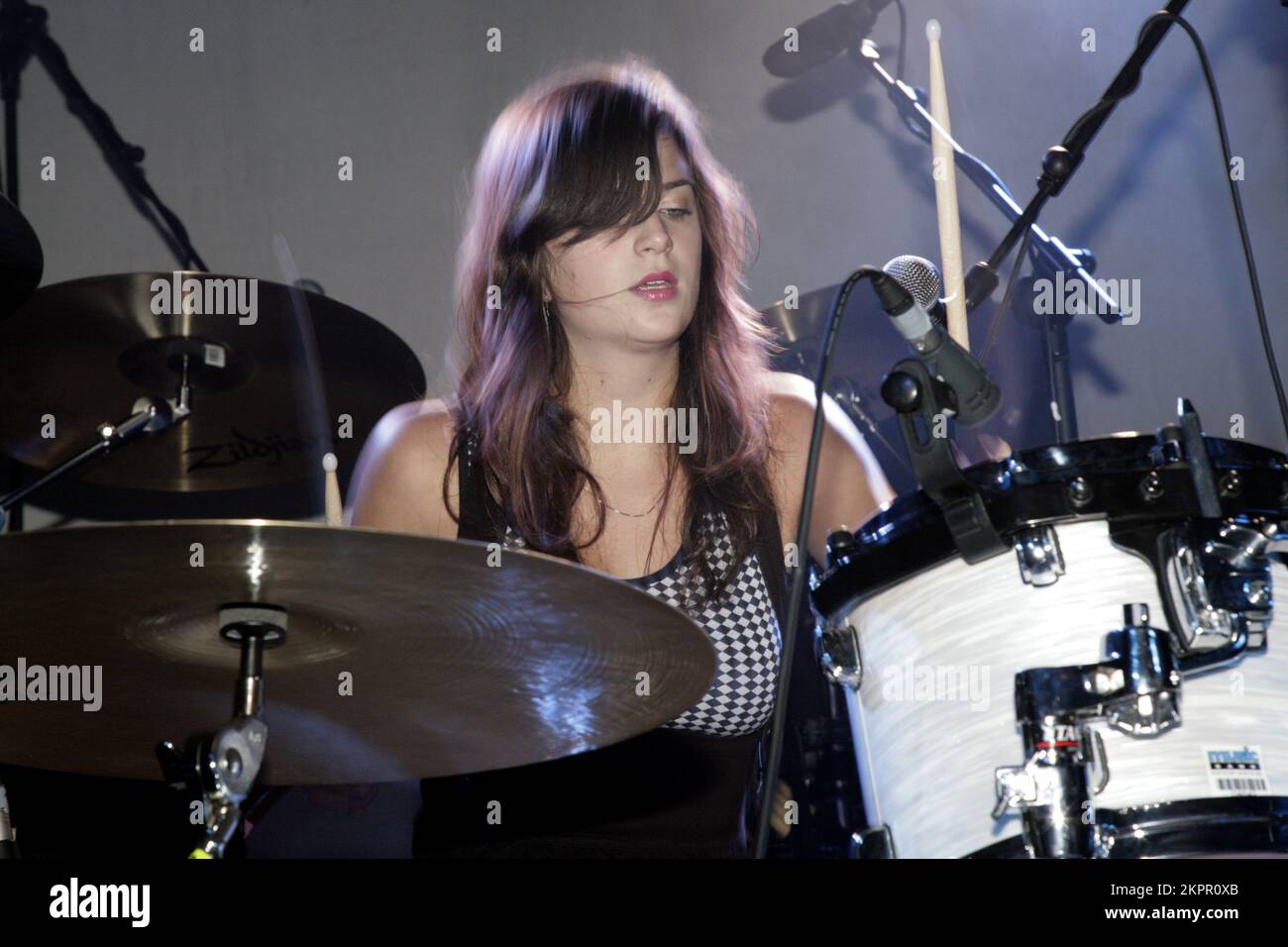 SARAH JONES, DRUMMER, NEW YOUNG PONY CLUB, CONCERT, 2007: The NME Rave ...