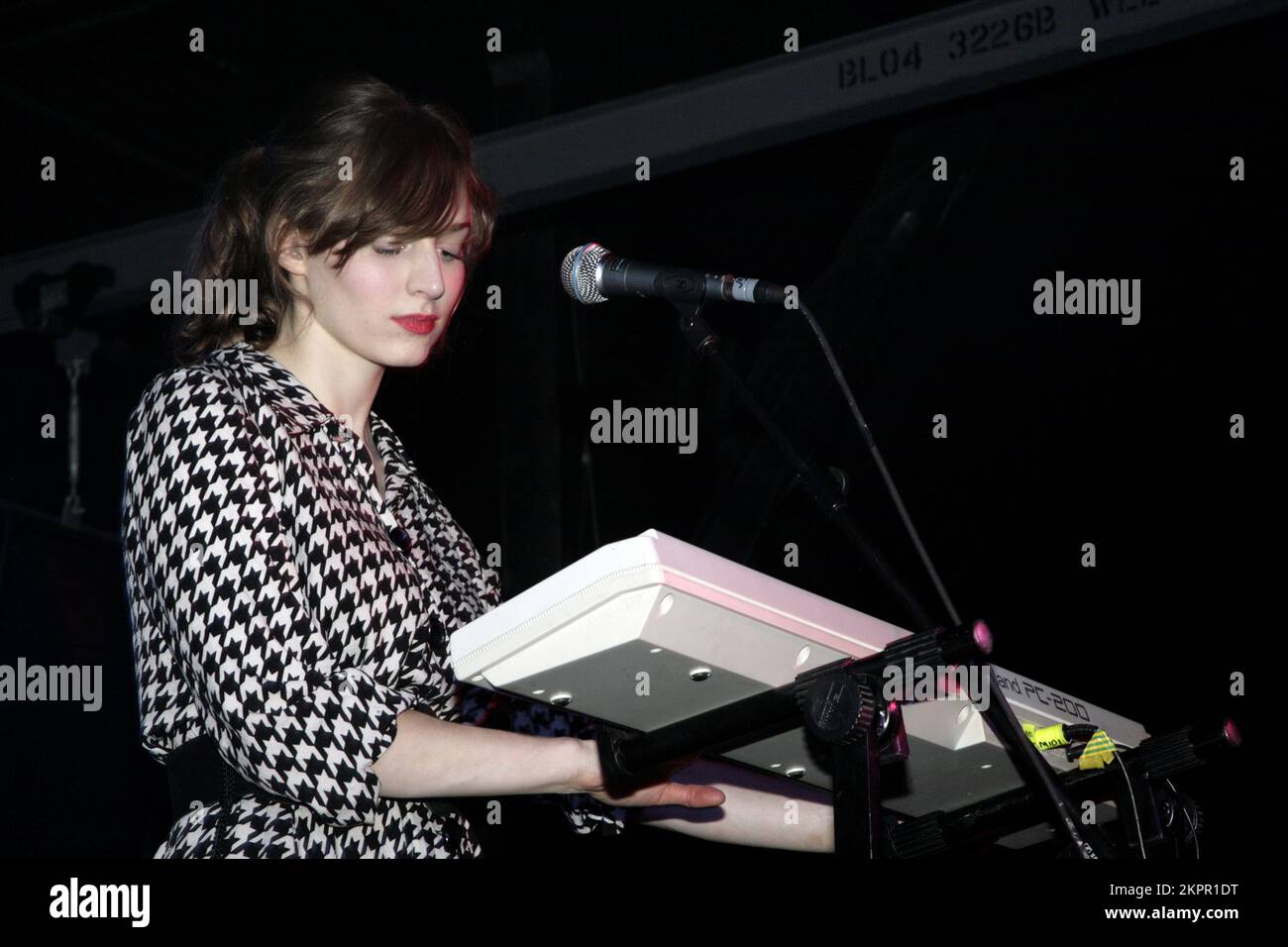 Lou hayter of new young pony club hi-res stock photography and images ...