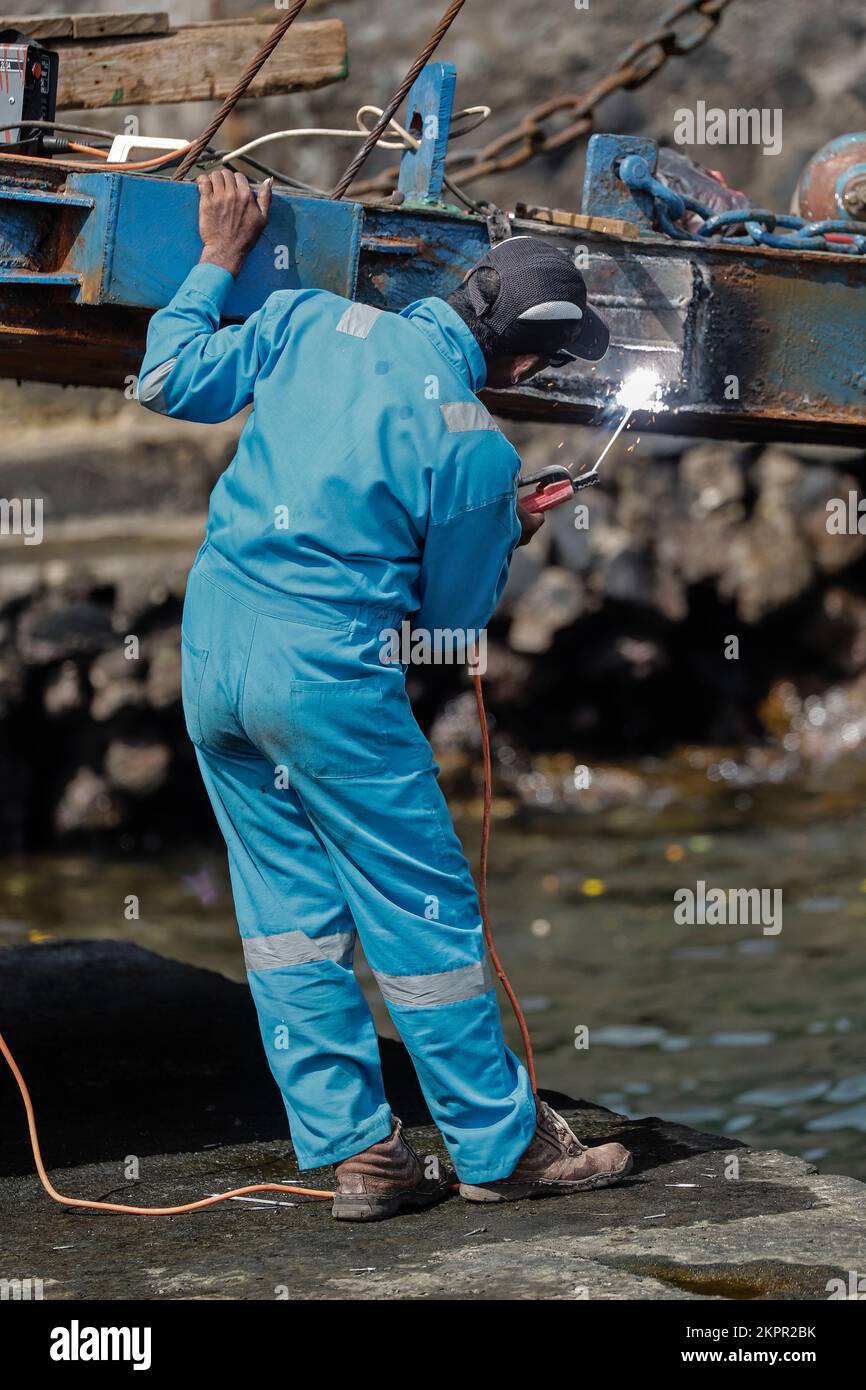 Ferry repairs hi-res stock photography and images - Alamy