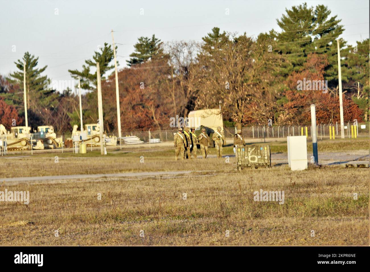 Soldiers with the Army Reserve’s 411th Engineer Company load railcars ...