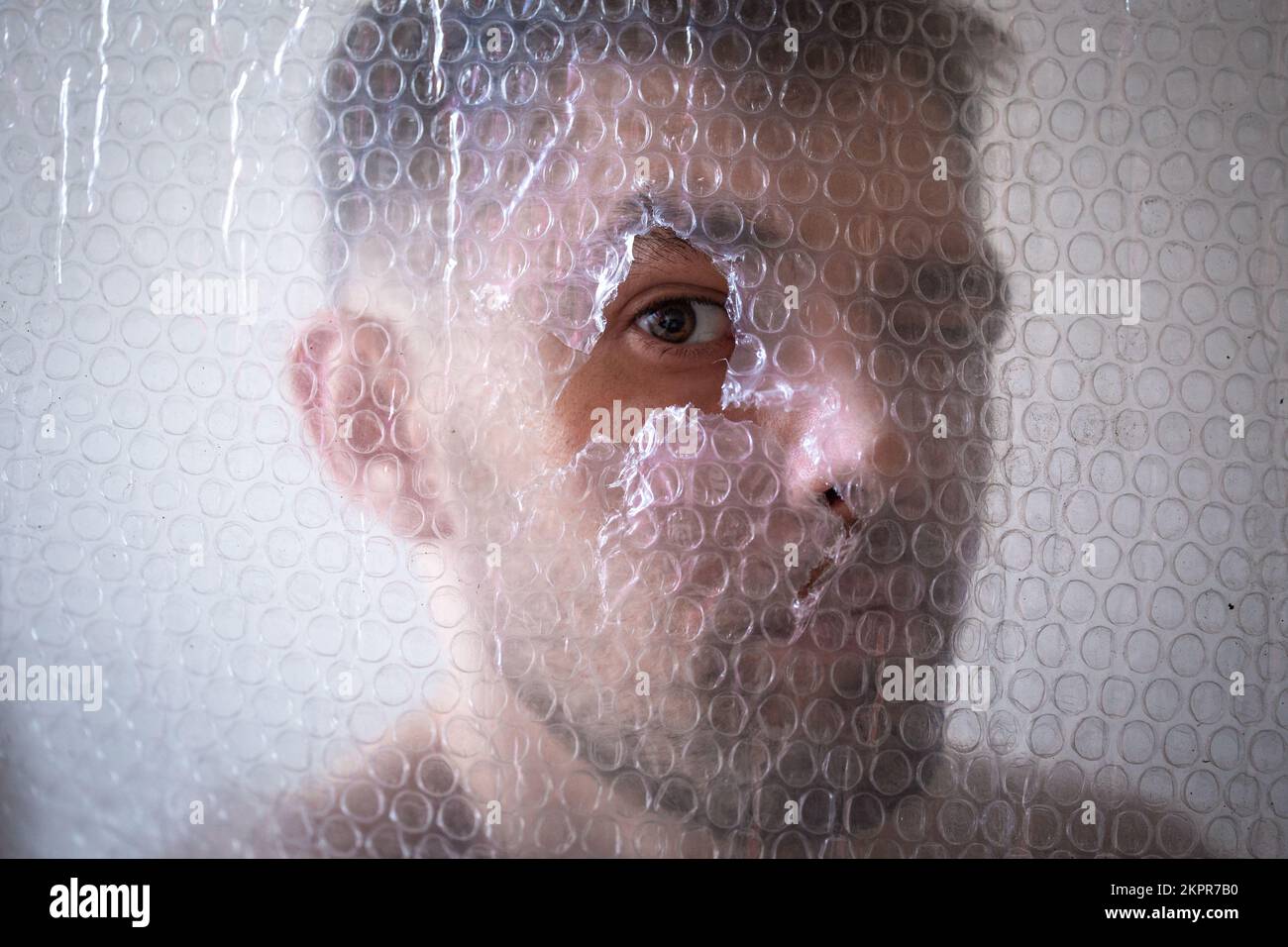 Peep hole eye hi-res stock photography and images - Alamy