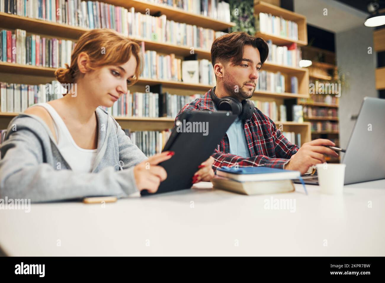 Students writing notes laptop hi-res stock photography and images - Alamy