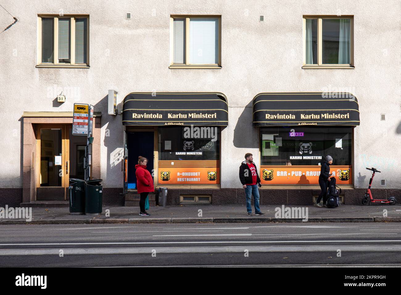 People waiting at bus stop hi-res stock photography and images - Alamy