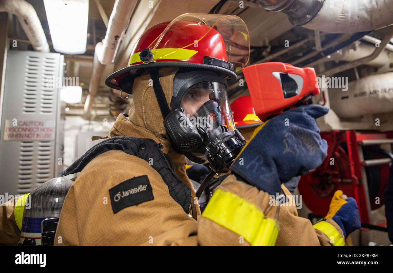 Navy firefighting hi-res stock photography and images - Alamy