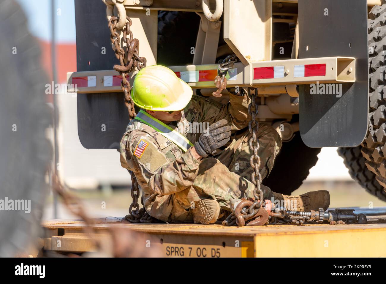 Army Reserve’s 411th Engineer Company loaded railcars with army ...