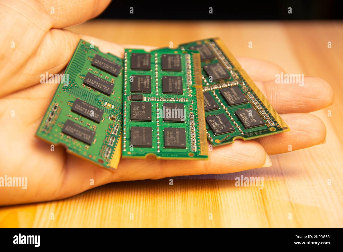 29-11-2022 Chonburi, Thailand ddr3 type ram Old laptop in hand on ...