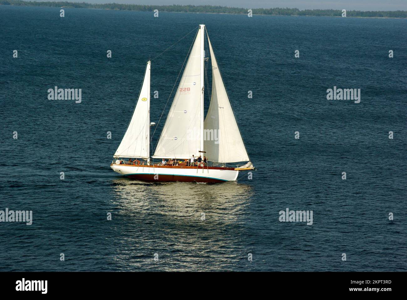 Sailing white hi-res stock photography and images - Alamy
