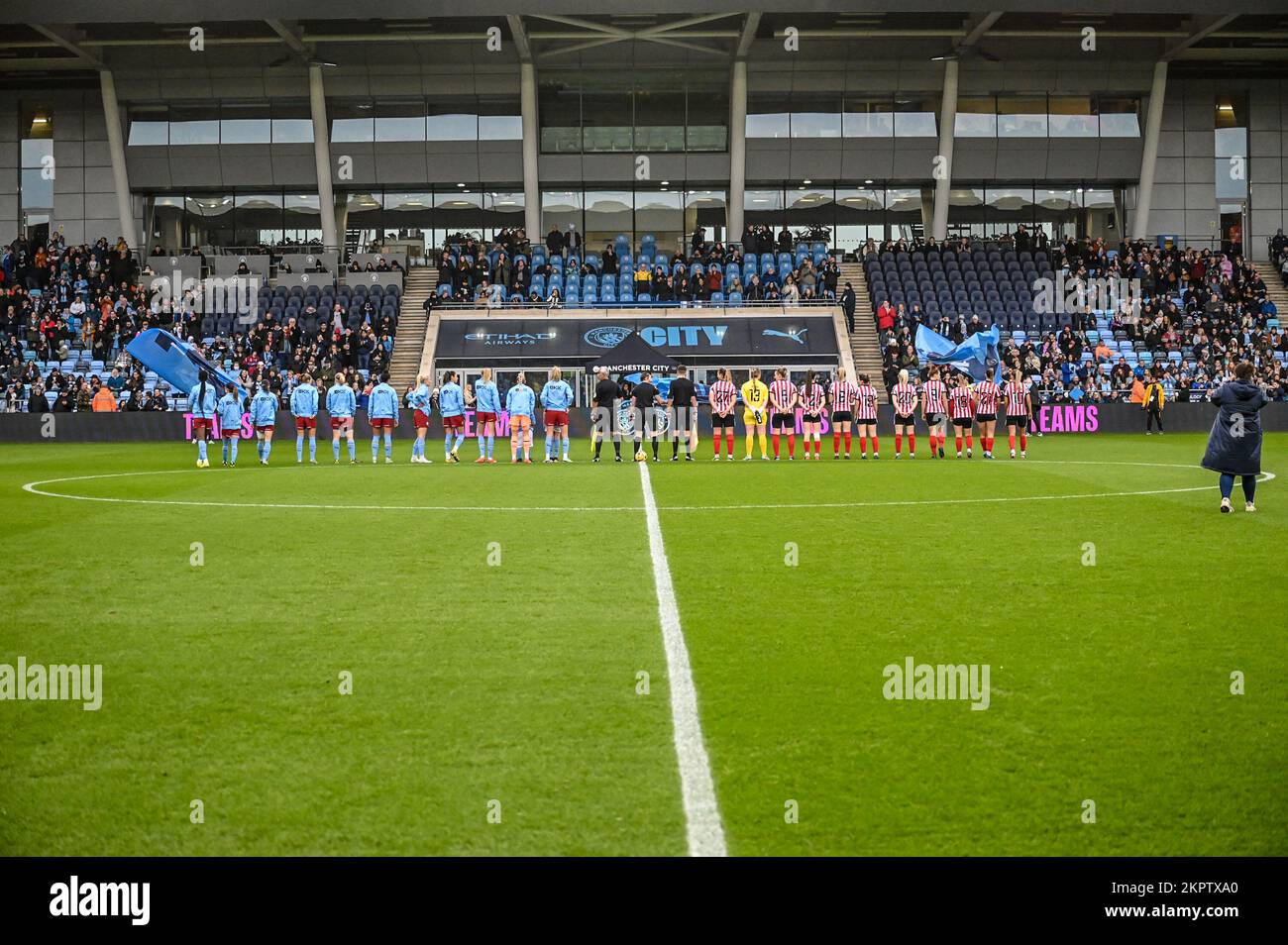 Manchester City Women and Sunderland AFC Women line up ahead of their ...