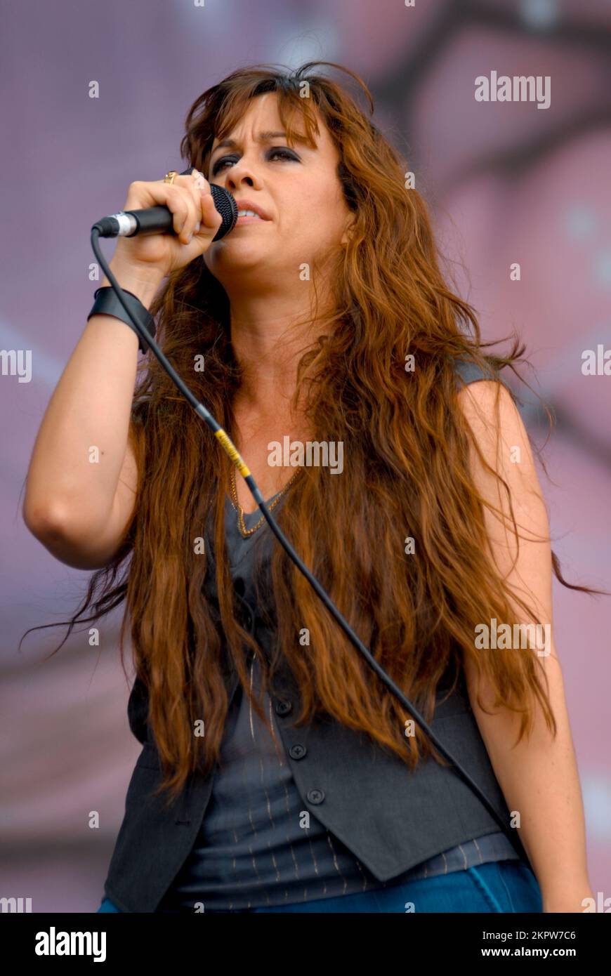 Alanis morissette hi-res stock photography and images - Alamy