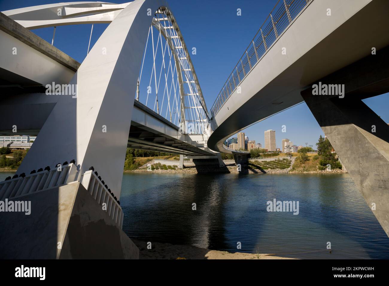 White arch bridge hi-res stock photography and images - Alamy