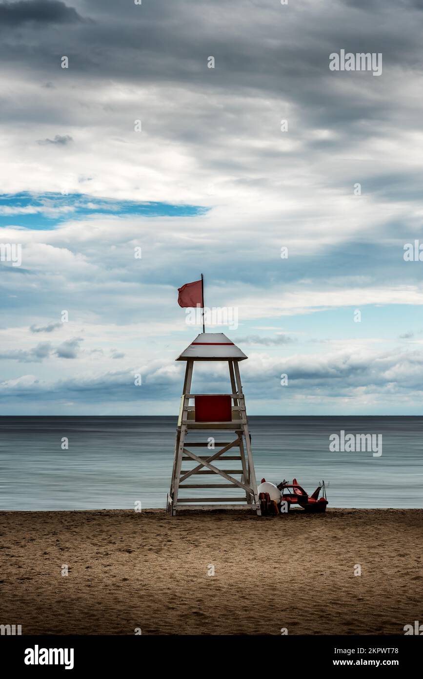 Lifeguard wooden watchtower hi-res stock photography and images - Alamy