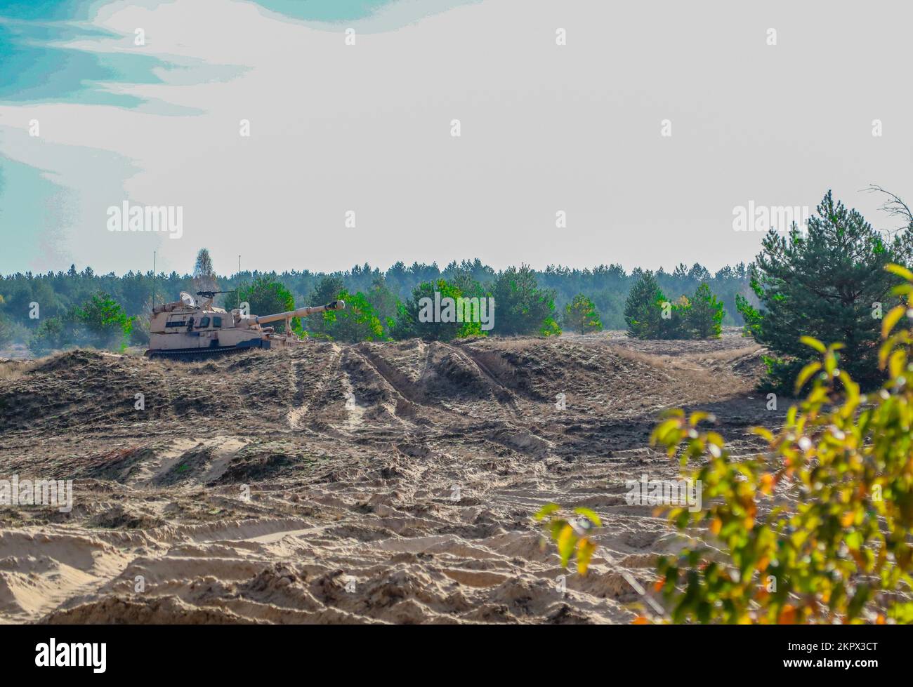 U.S. Soldiers assigned to 2nd Platoon, Bull Battery, 2nd Battalion ...