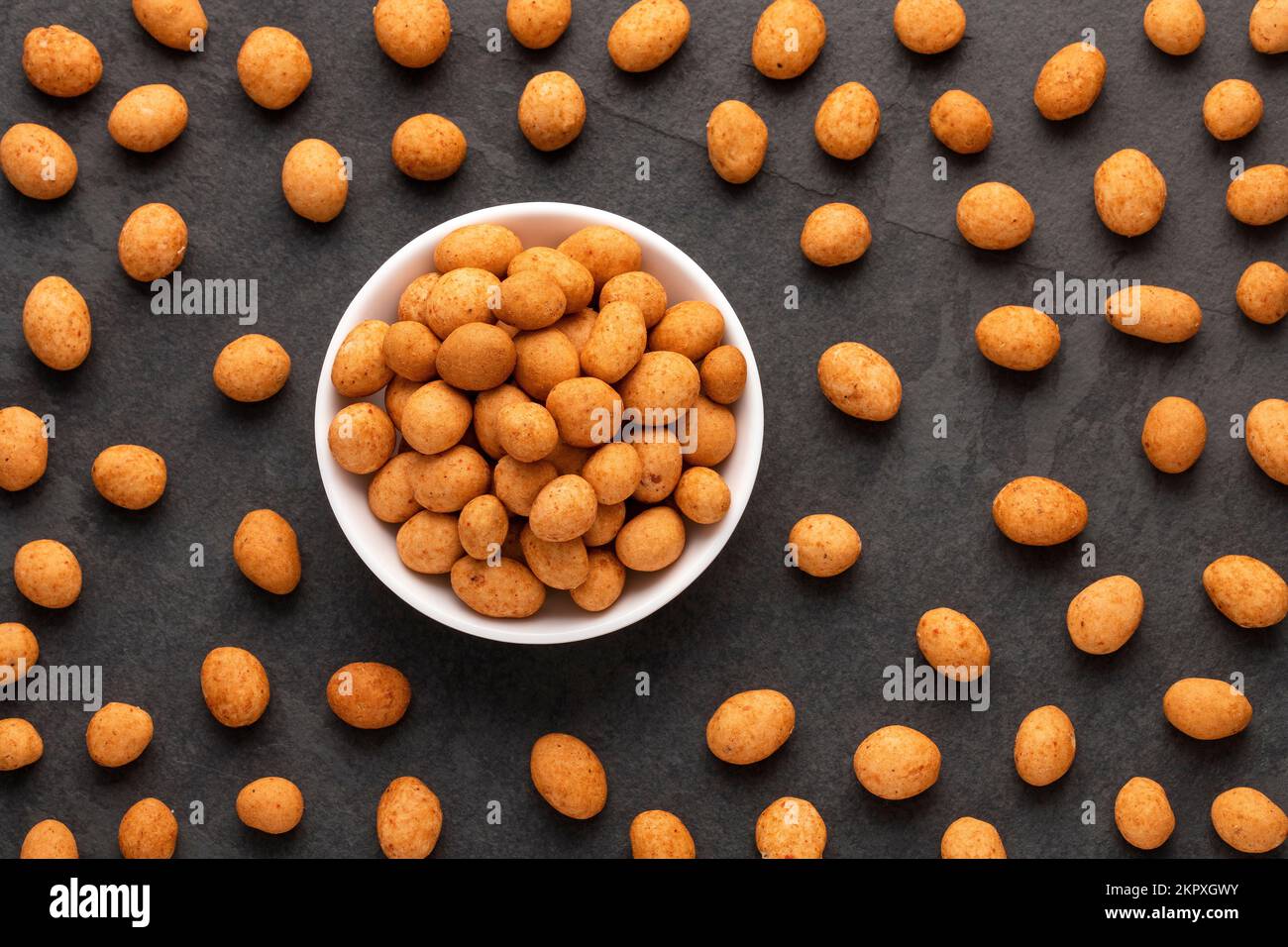 Organic mexican peanuts in the bowl - Arachis hypogaea Stock Photo - Alamy