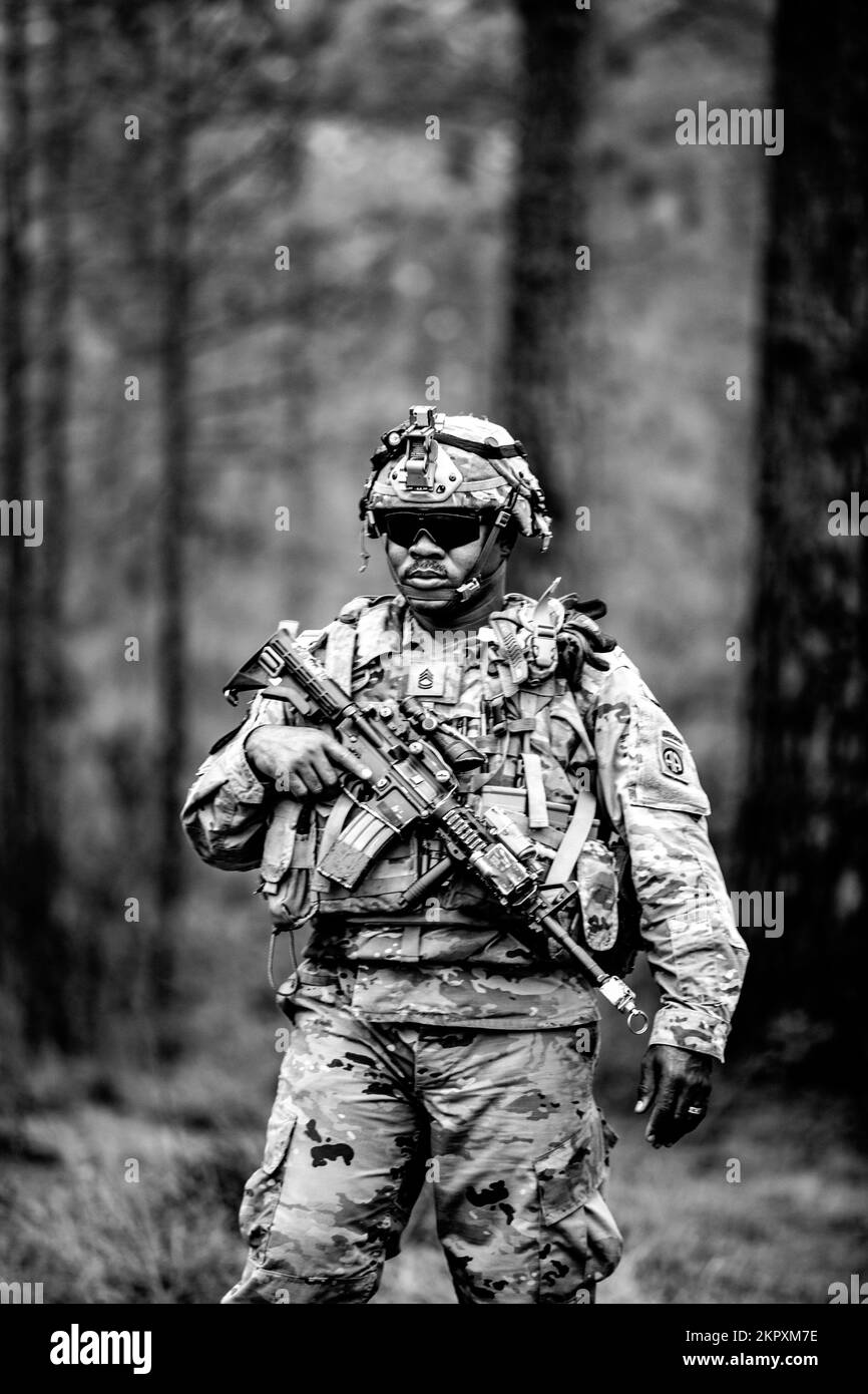 319th airborne field artillery regiment Black and White Stock Photos ...
