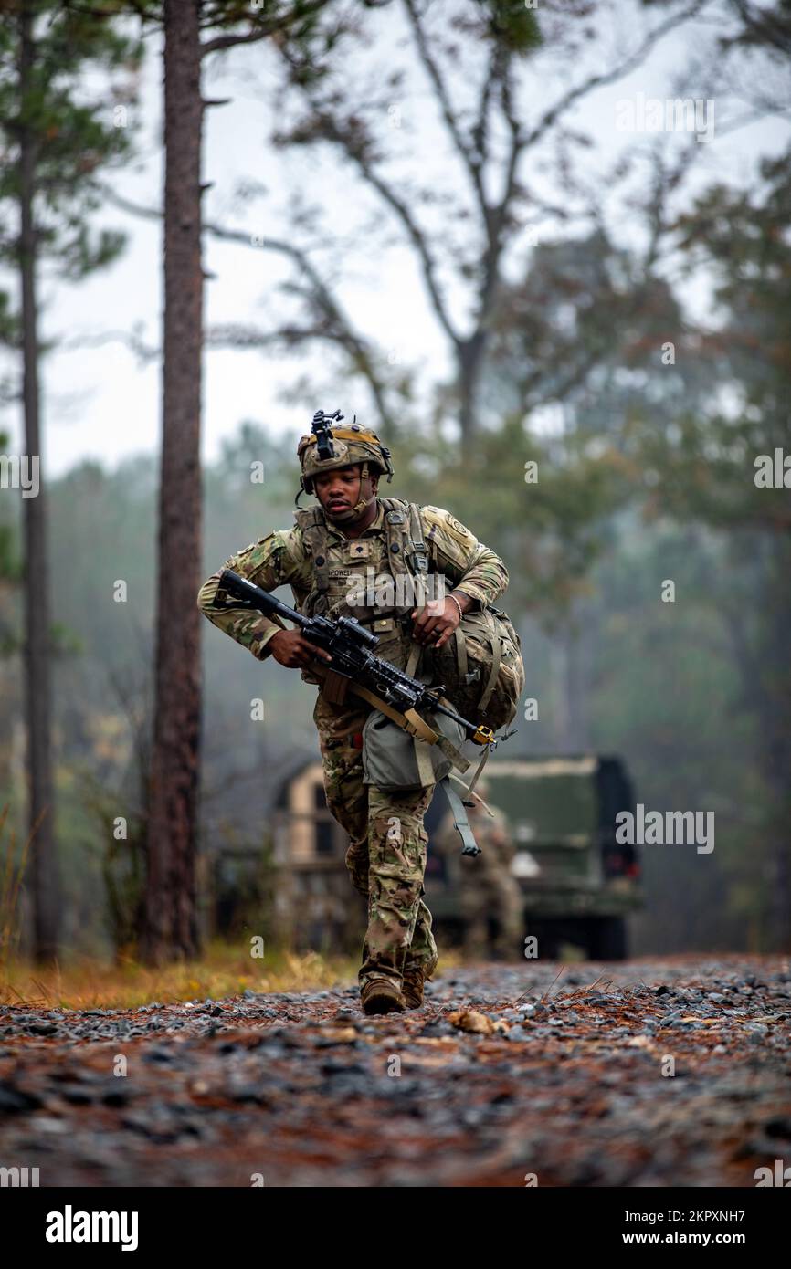 Paratroopers assigned to the 3rd Battalion, 319th Field Artillery ...