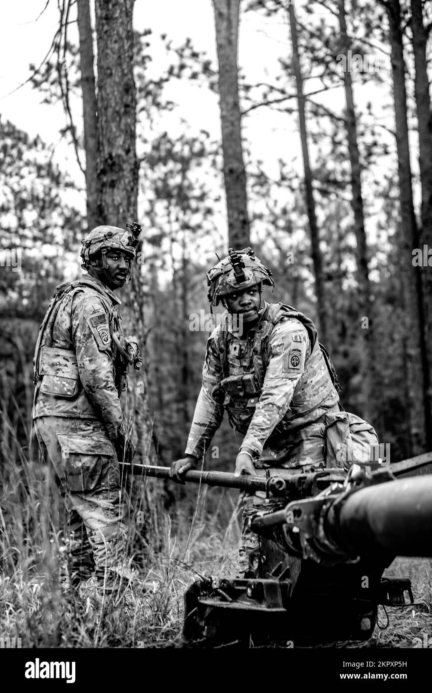 Paratroopers assigned to the 3rd Battalion, 319th Field Artillery ...