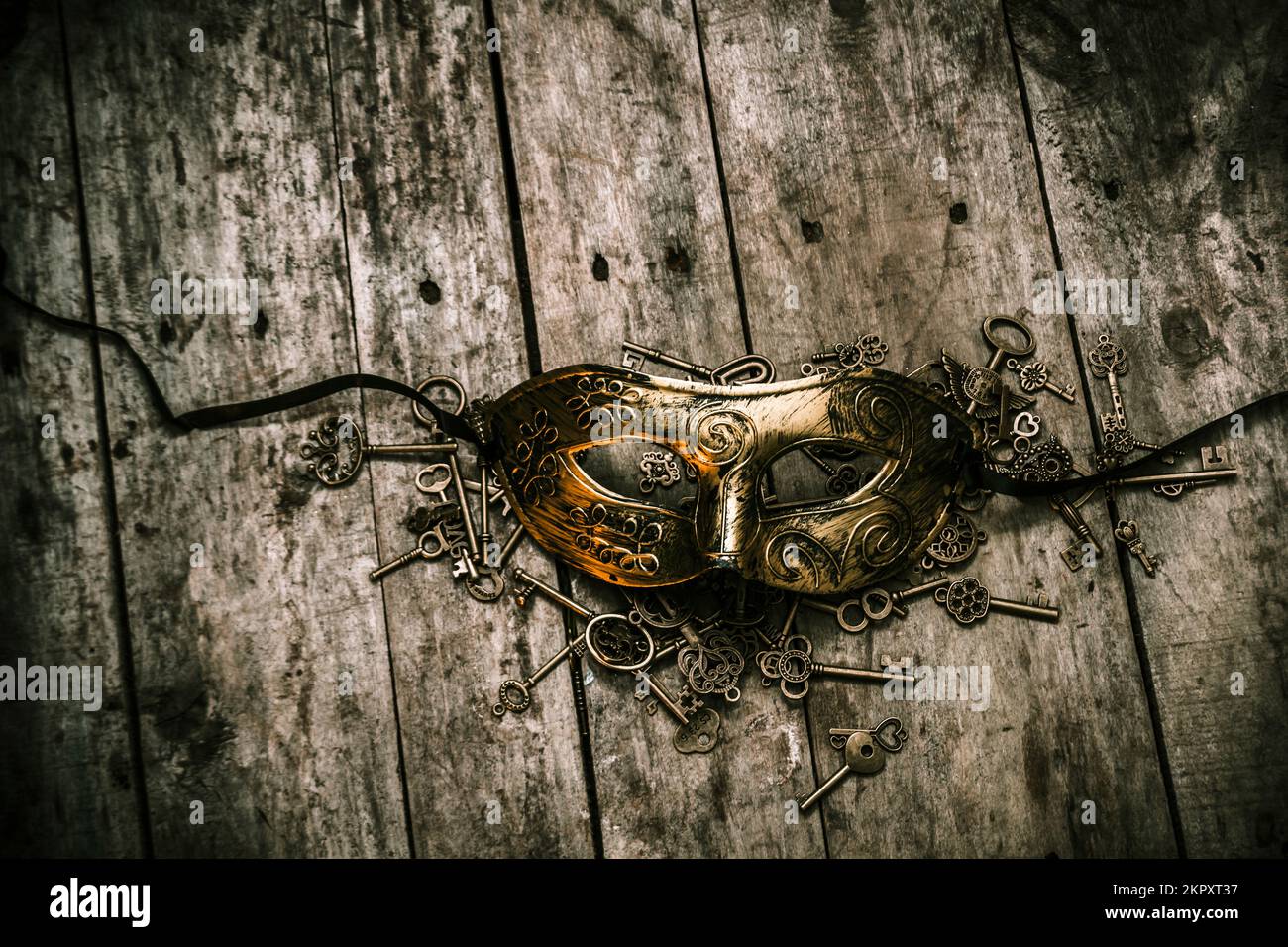 Inner gold mask hi-res stock photography and images - Alamy