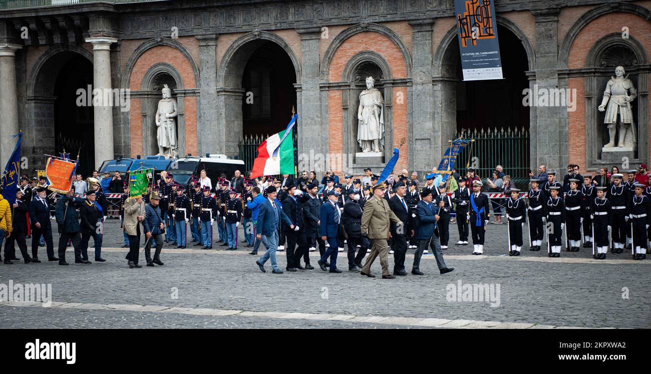 221104-N-DK722-1006 NAPLES, Italy (Nov. 4, 2022) Italian veterans and ...