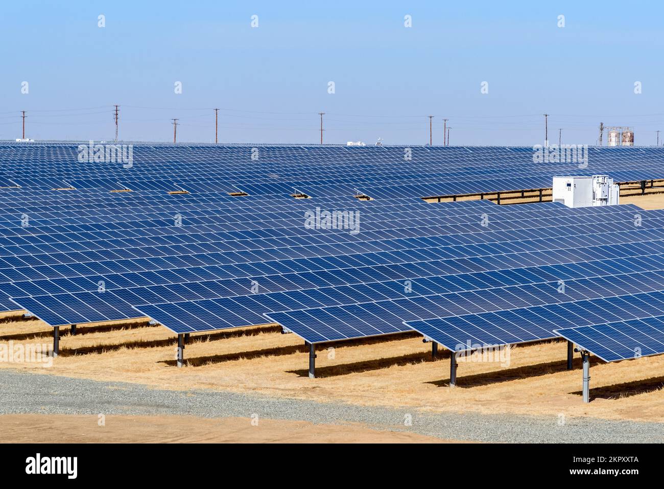 Solar farm hi-res stock photography and images - Alamy