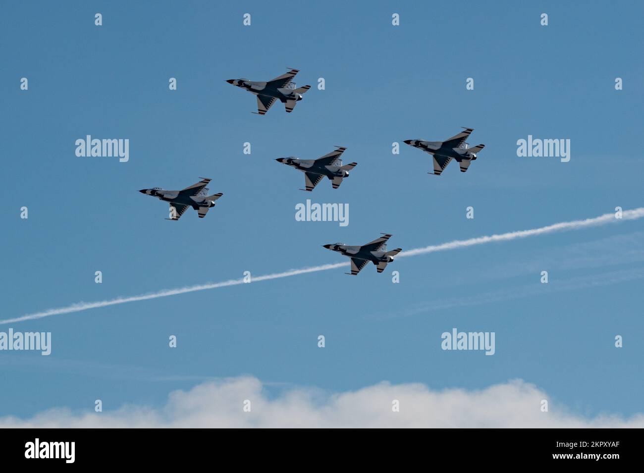 Five F-16 Fighting Falcon fighter jets assigned to the U.S. Air Force ...