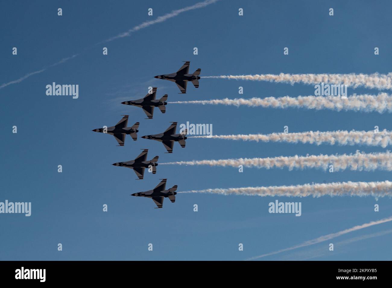 Six F-16 Fighting Falcon fighter jets assigned to the U.S. Air Force ...