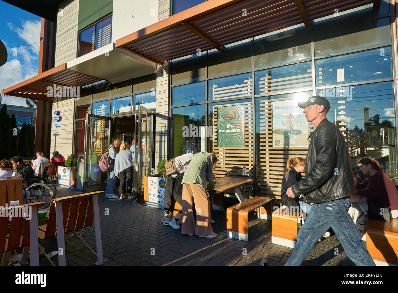 KALININGRAD, RUSSIA - CIRCA JULY, 2022: exterior shot of a fast food ...