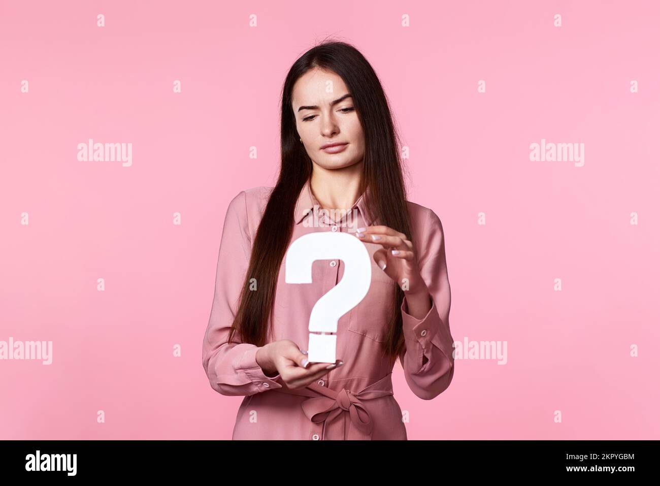Girl holding sign question mark hi-res stock photography and images - Alamy